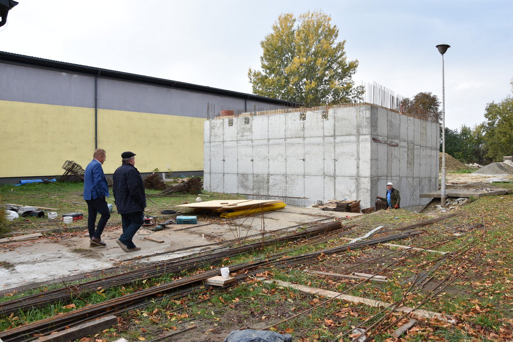 Modernizacja SUW w Sieniawie i SUW w Dobrej. Na budowie praca wre ...